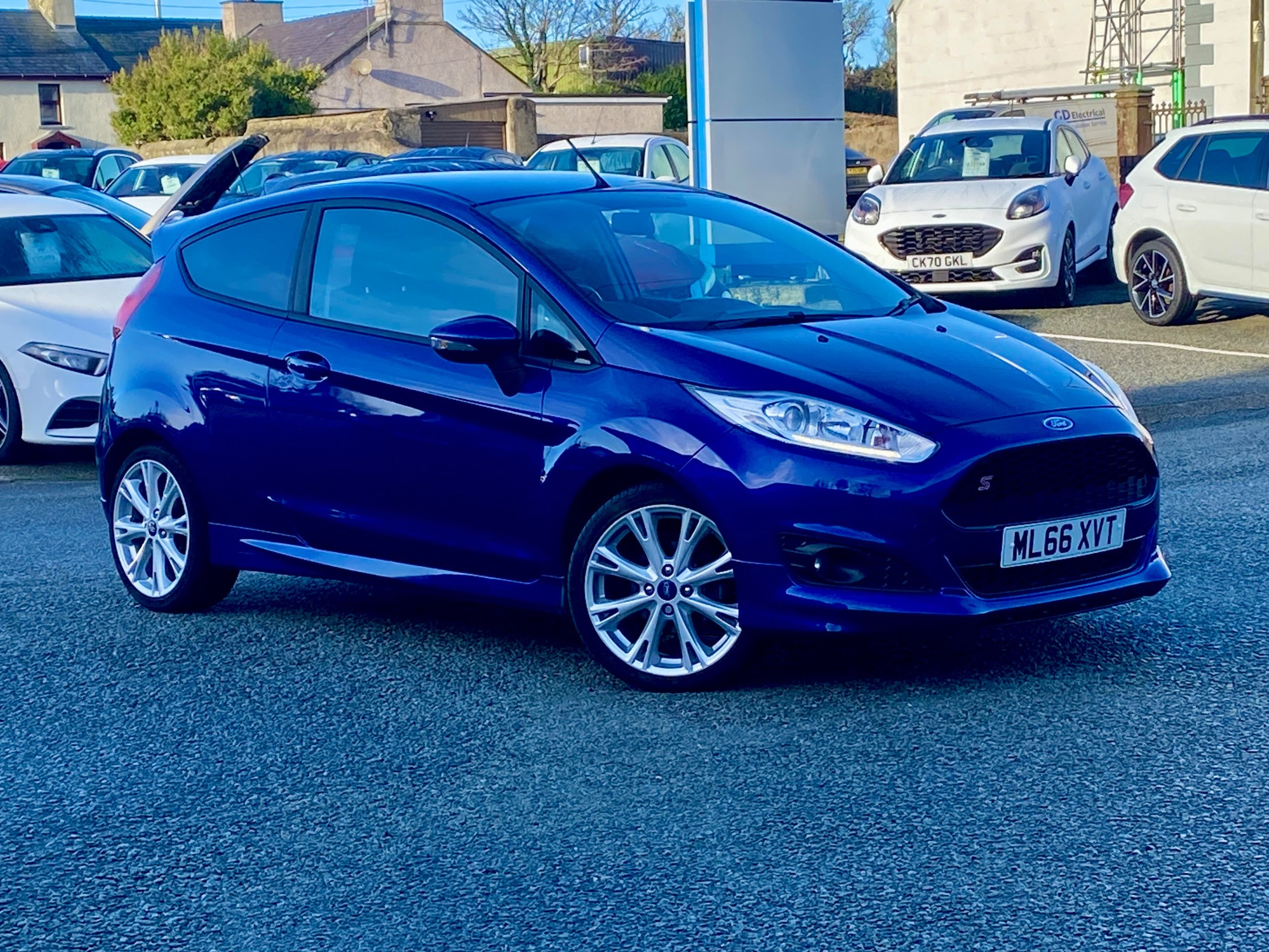 Brookside Garage - Dealership in Isle of Anglesey at LL67 0DA | Regit